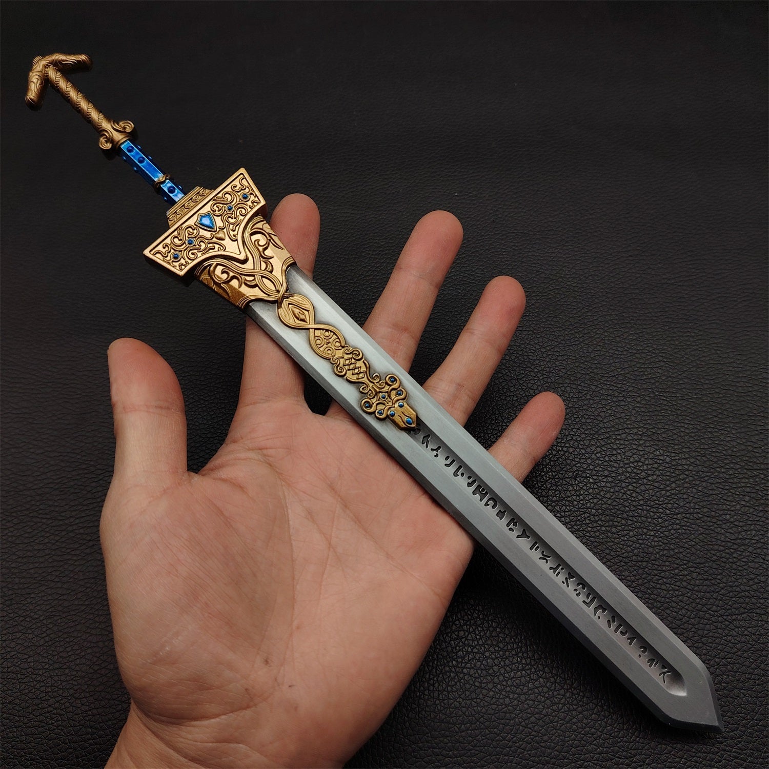 ER Royal Greatsword Metal Miniature – Miniwarrior