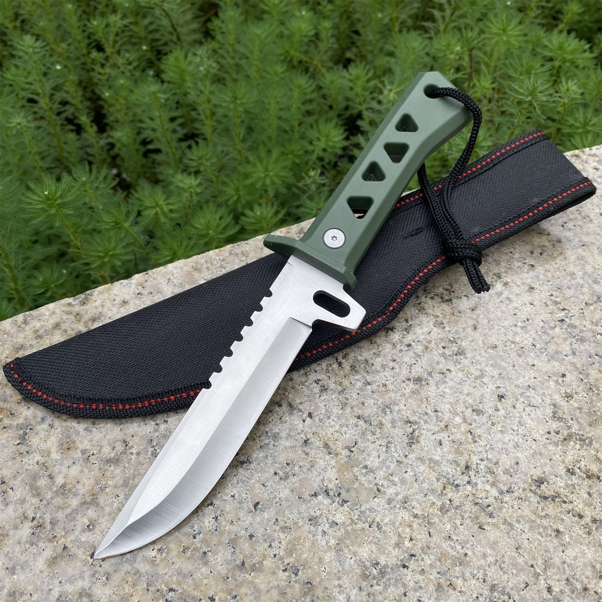 Xenohunter Knife IRL Steel Version With Blunt Blade – Miniwarrior